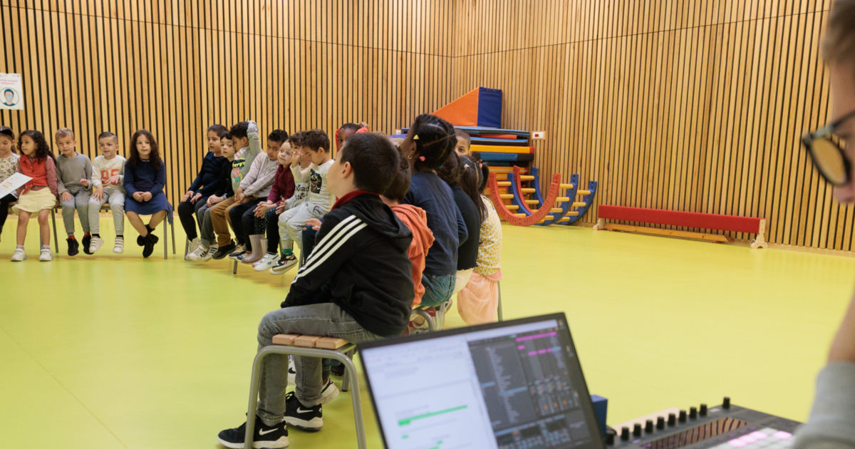 Les contes de Simone • Les frères Grimm version électro - La Belle ...